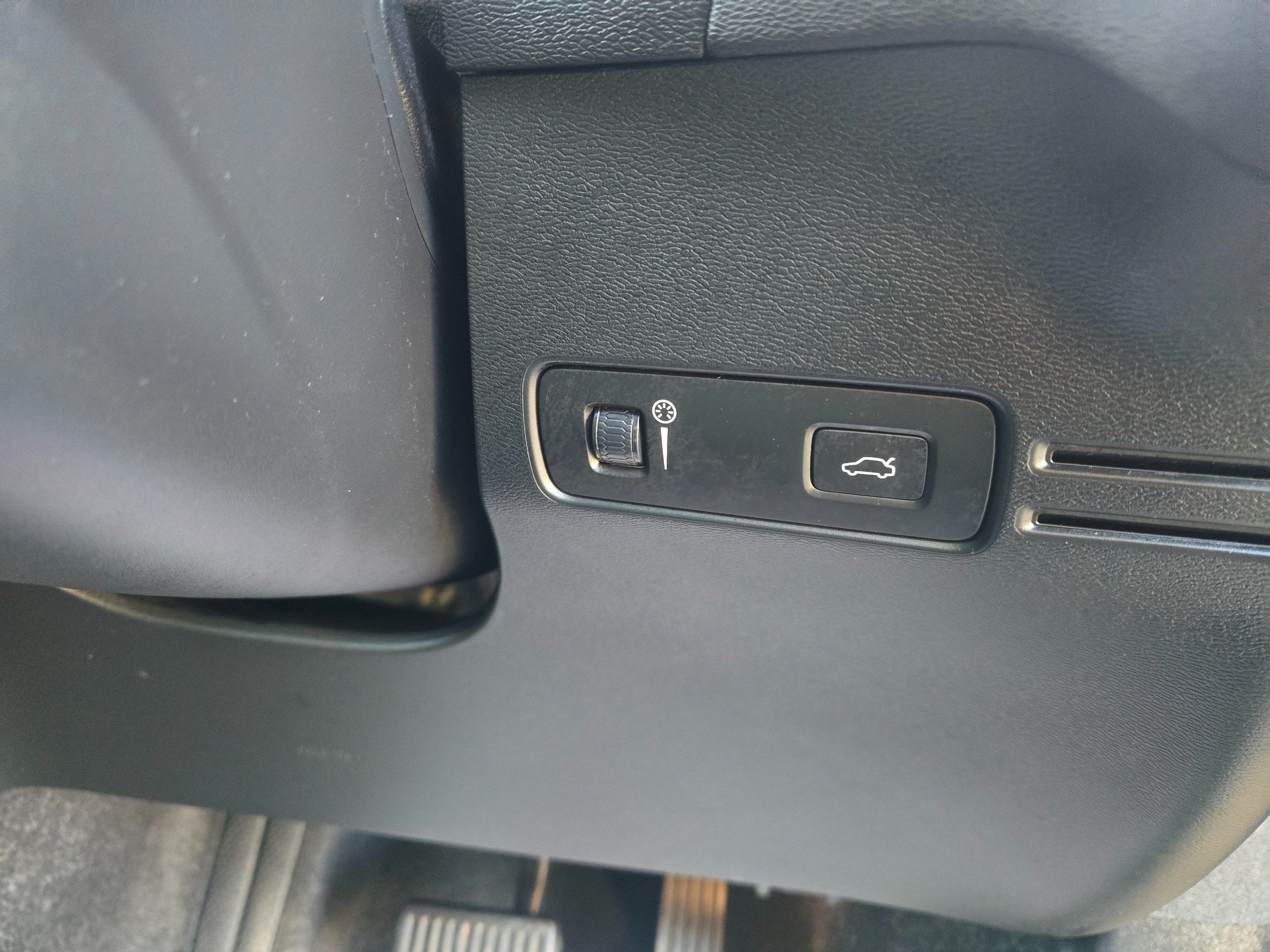 Used 2020 Volvo XC40 2.0 B4 MHEV Inscription Pro SUV 5dr Petrol Hybrid ...