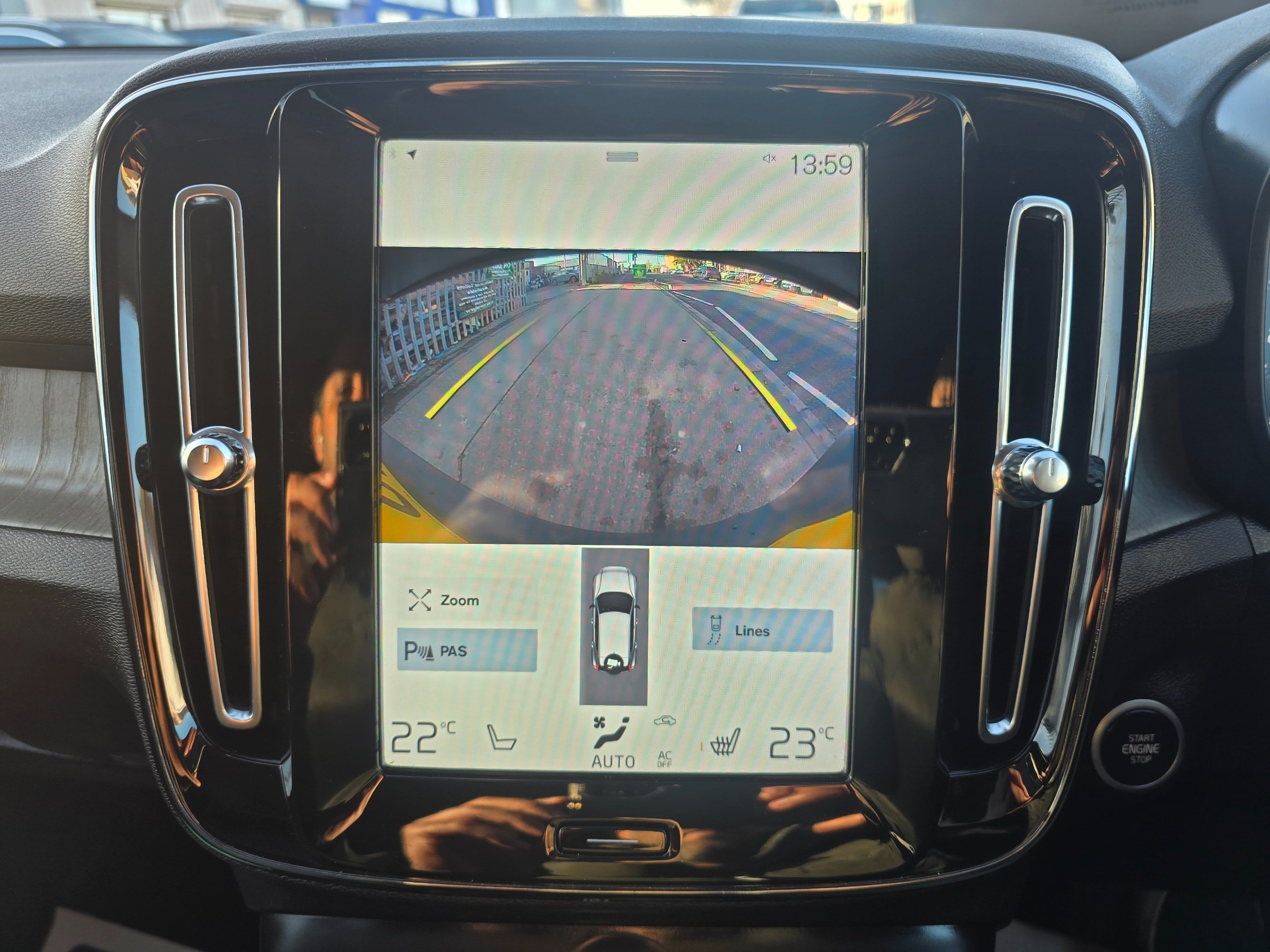 Used 2020 Volvo XC40 2.0 B4 MHEV Inscription Pro SUV 5dr Petrol Hybrid ...